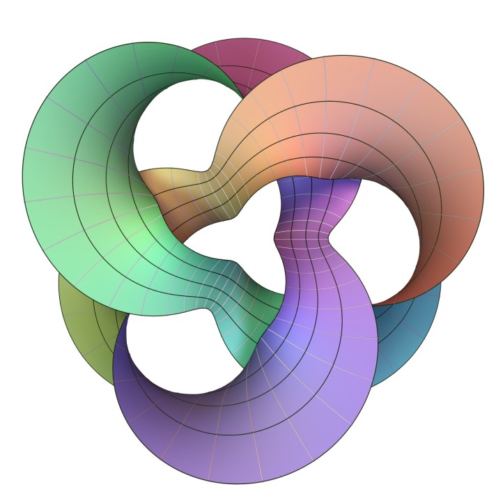 Tweaked Torus Knots – Minimal Surfaces